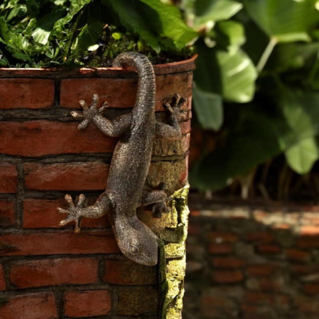 Gecko Hanging Planter Figurine – Decorative Plant Holder for Patio ...