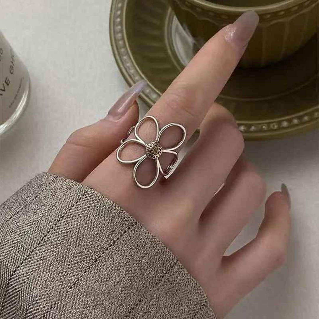 Daisy Flower Ring, Fashionable Daily Accessory - Etsy