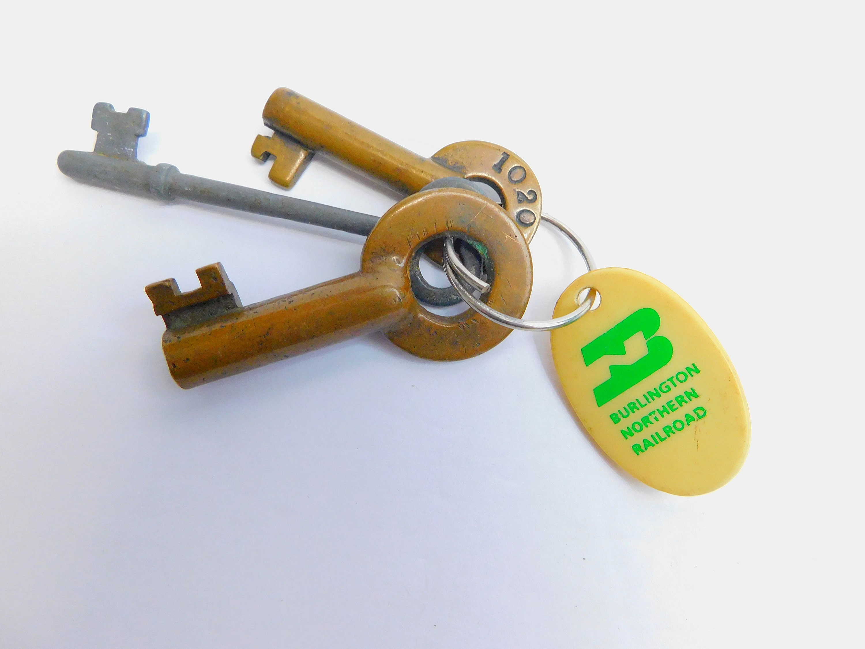 Art & Collectibles Memorabilia C&O RY brass keys Vintage Chesapeake and ...