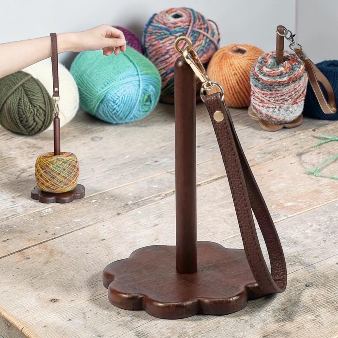 Wooden Wrist Yarn Holder Portable Yarn Spinner With Strap Knitting ...