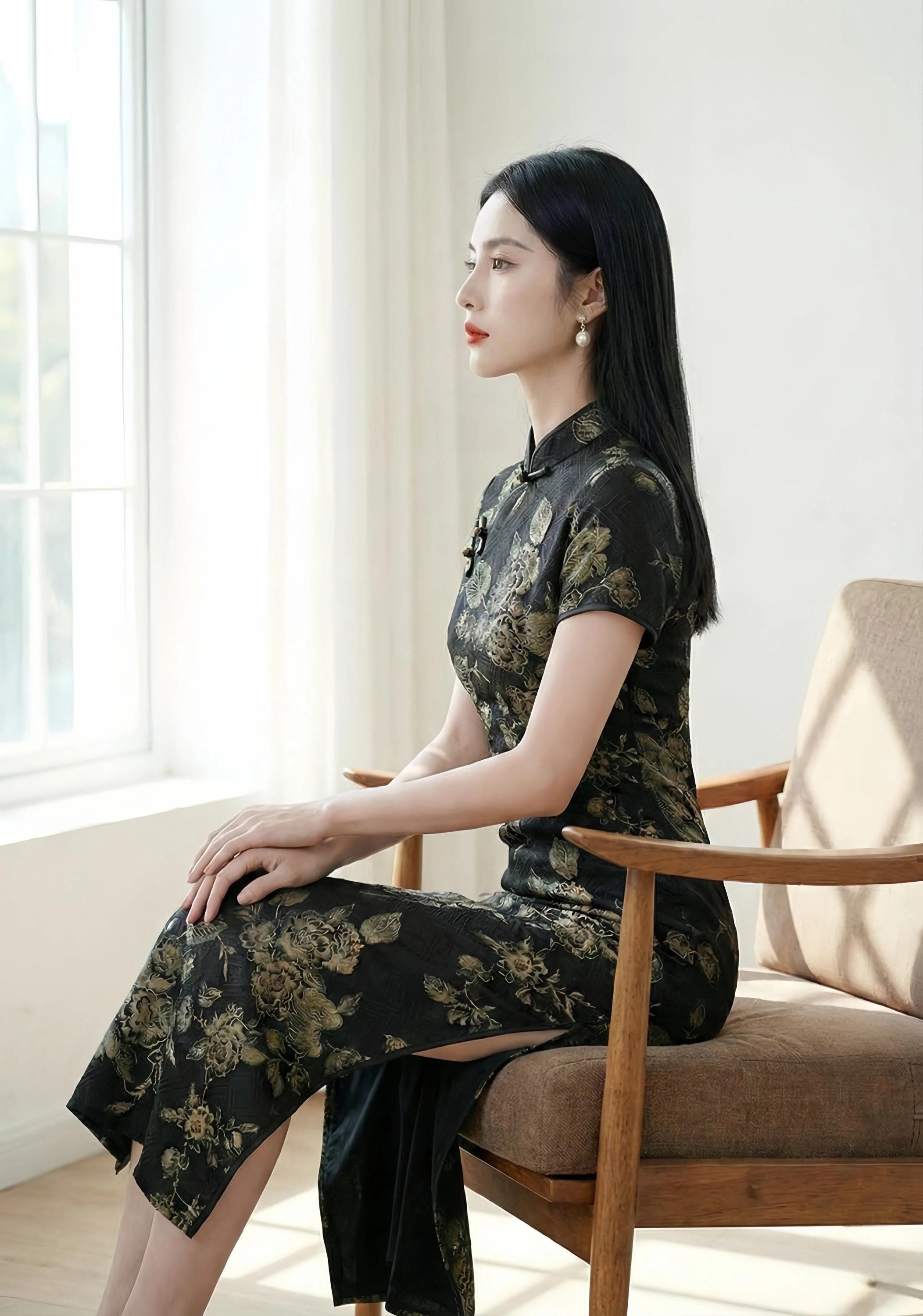 Custom Sizing Qi Pao (cheong Sam) - Black and Gold Cheongsam for Prom ...