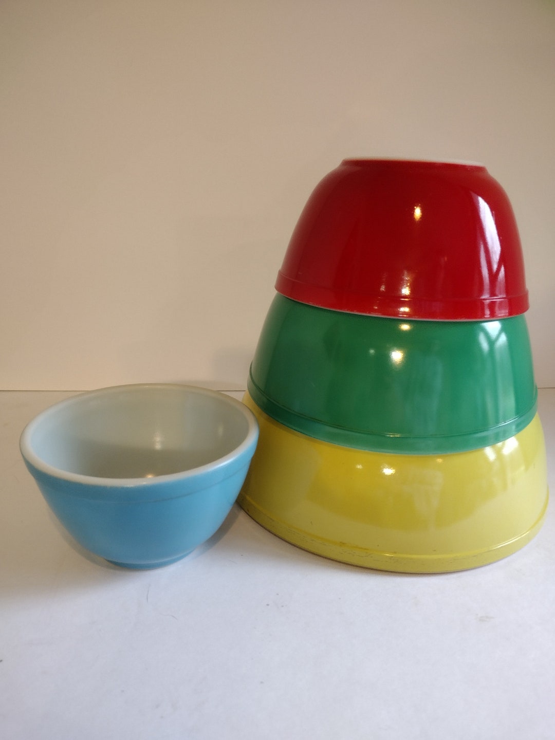 Vintage Pyrex Primary Mixing Bowls Primary Colored Mixing Bowl Set of 4 ...