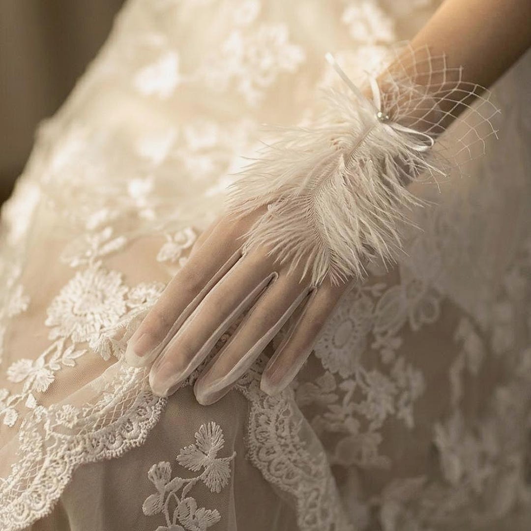 White Bridal Gloves Fingerless Vintage Tulle Mesh Feather Cuff Old ...