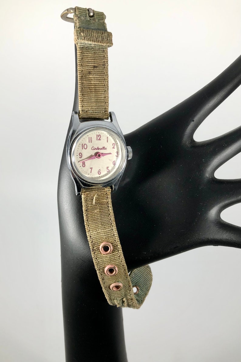 Walt Disney Cinderella Wind-up Watch Original 1960's - Etsy