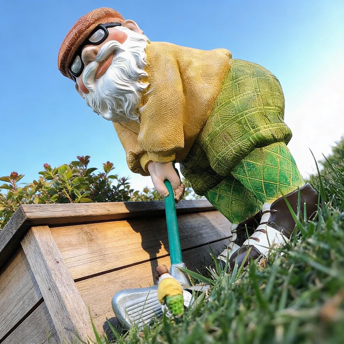 Golfing Gnome Garden Statue – Funny Resin Gnome With Golf Club for Yard ...