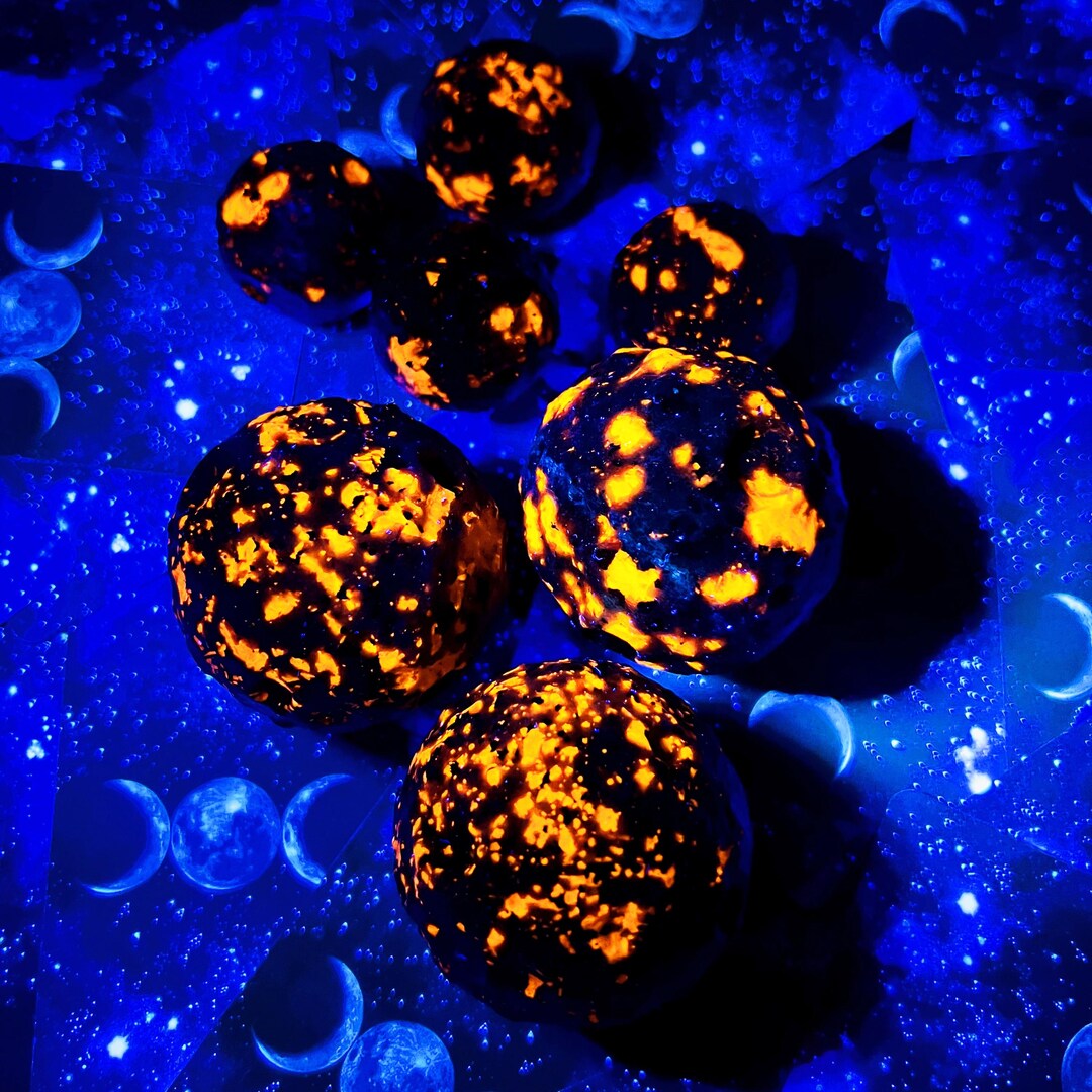 Hand-carved Yooperlite Moon: UV Reactive Fluorescent Crystal Sphere ...
