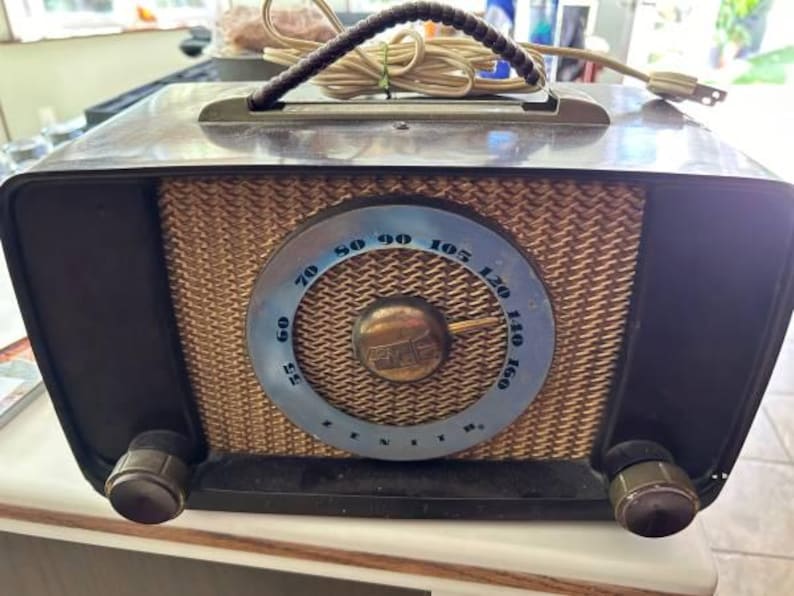 Zenith G-615 Bakelite Tube Radio 1950's - Etsy