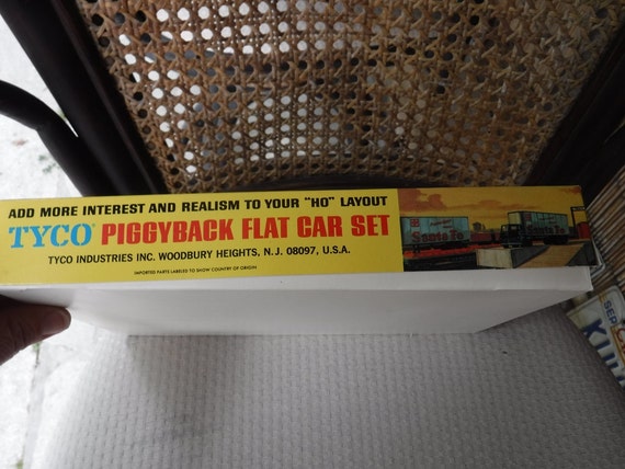 No Piggybacking Sign