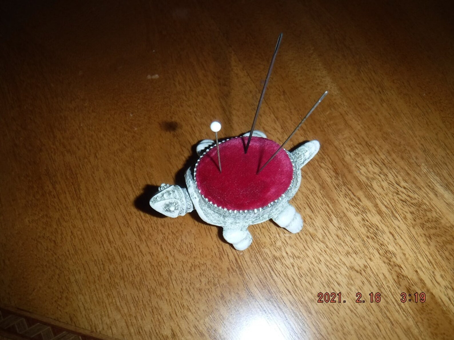 Florenza Turtle Pincushion Nodding Head White With Red Velvet Cushion ...