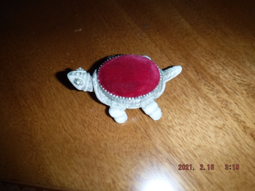 Florenza Turtle Pincushion Nodding Head White With Red Velvet Cushion ...