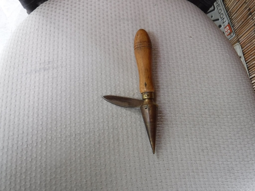 Marine Tool Wood and Brass Shackle Key / Marlinespike B in Circle ...