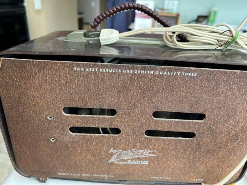 Zenith G-615 Bakelite Tube Radio 1950's - Etsy