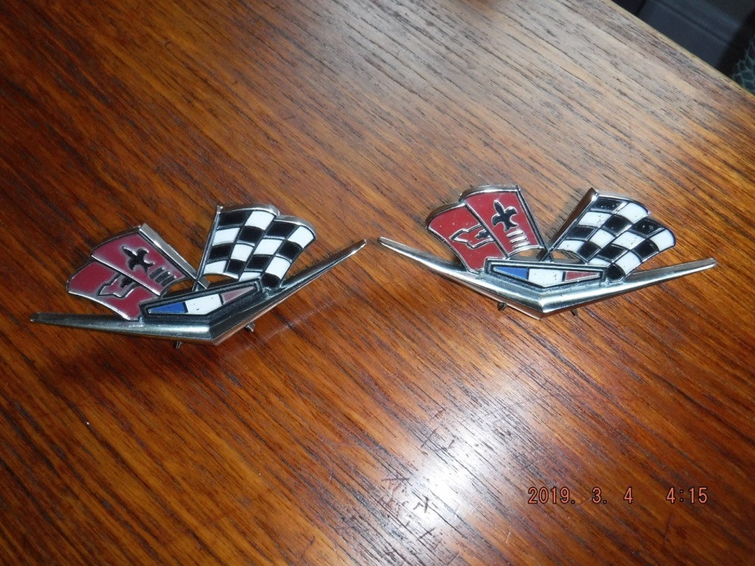 Corvetter Emblems 1963-1966 Corvette Front Fender Emblem GM # 3872930 ...