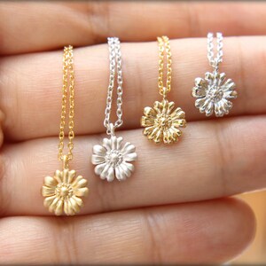 Simple Daisy Necklace, Available in Silver and Gold - Etsy