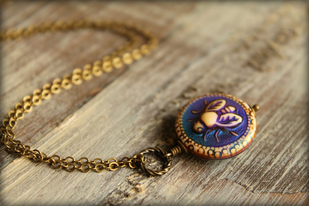 Bee Mood Necklace, Mood Bead Jewelry, Queen Bee, Fly Flying Insect ...