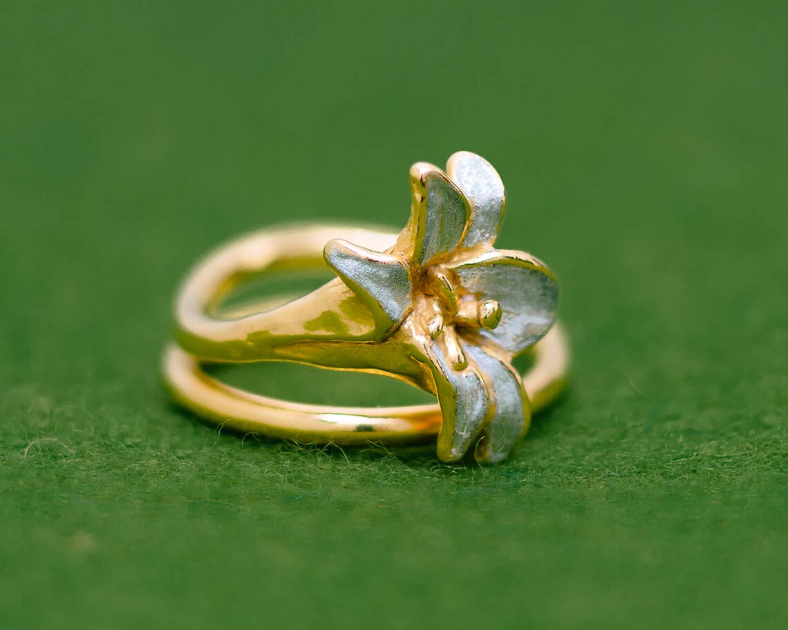 Lily Ring - Adjustable Ring - Flower - Classic Design - Gold and Silver ...