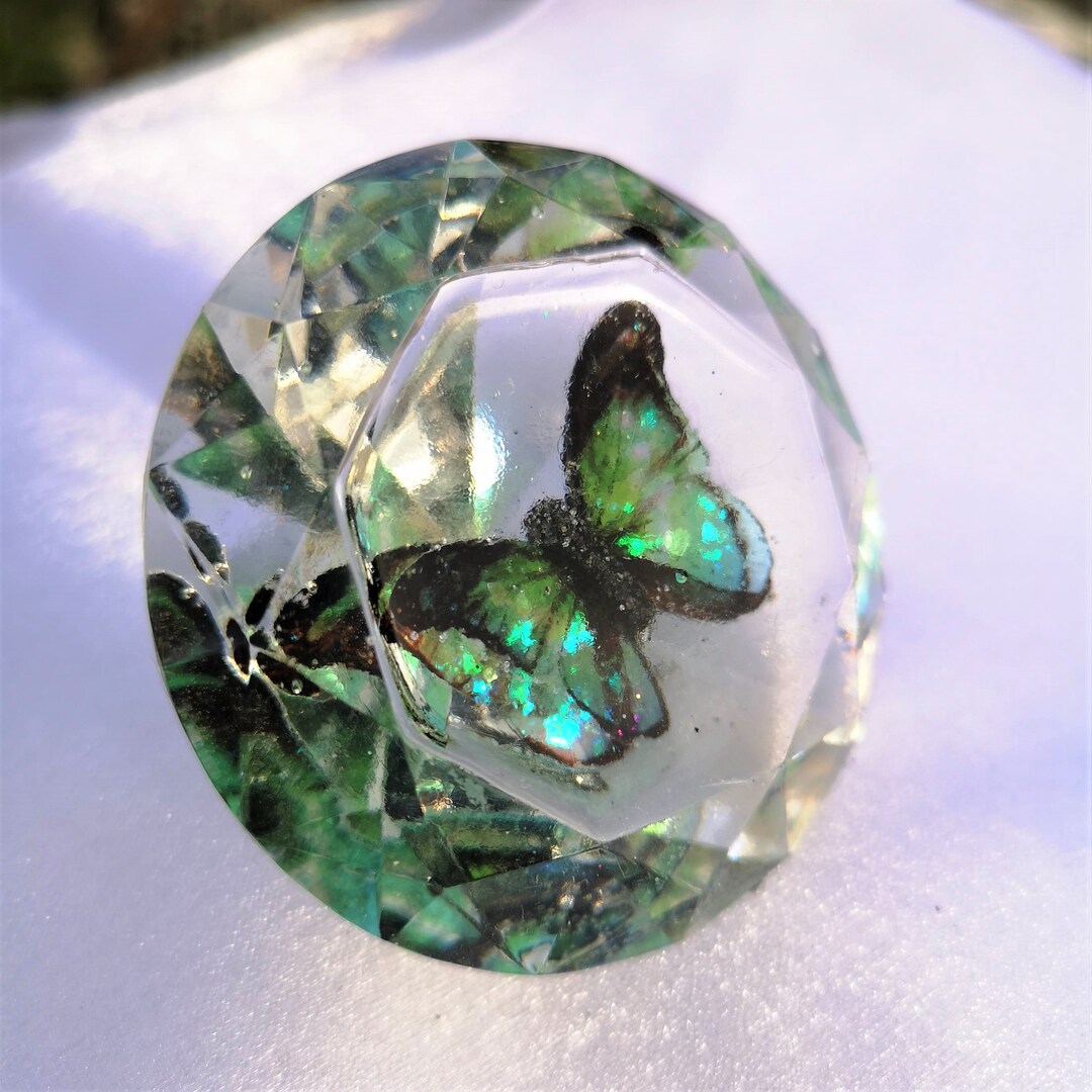 Stunning Diamond Shaped Handcrafted Resin Paperweight With Green and ...