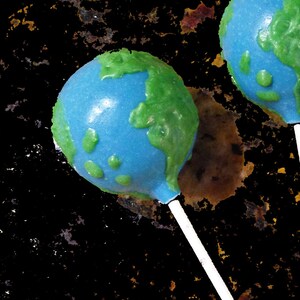 GLOBE CAKE POPS, Earth Day Cake Pops, Bon Voyage Cake Pops, Travel Cake ...