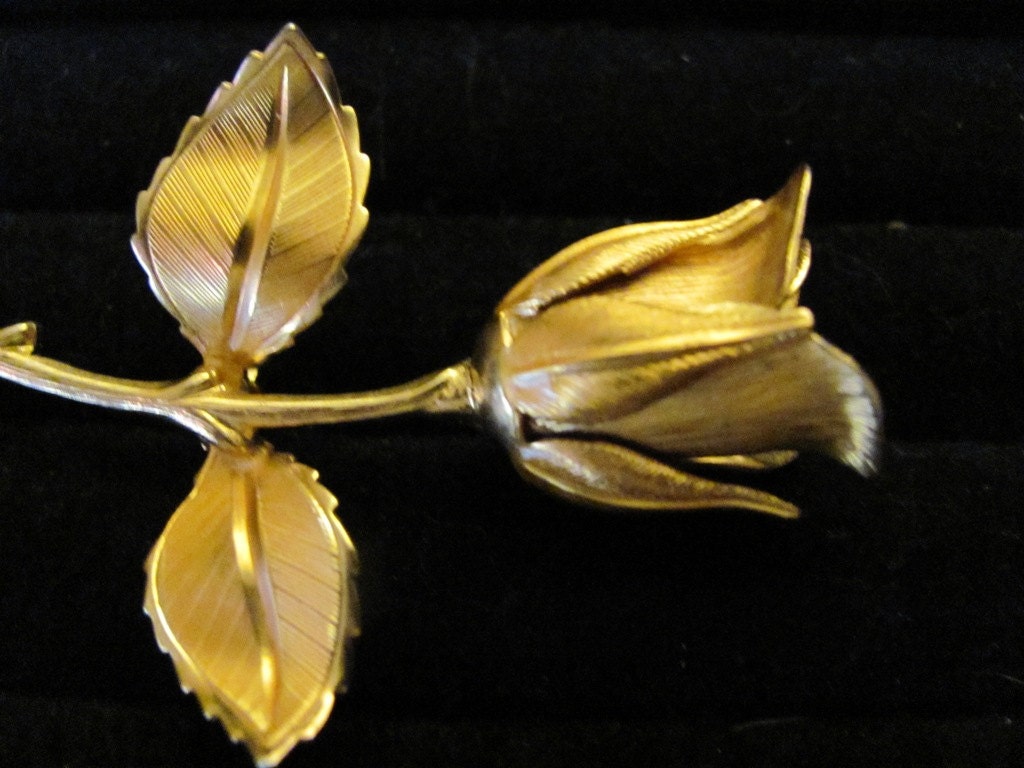 Vintage Gold Rosebud Classic Brooch With Etched Design Fashion Style ...