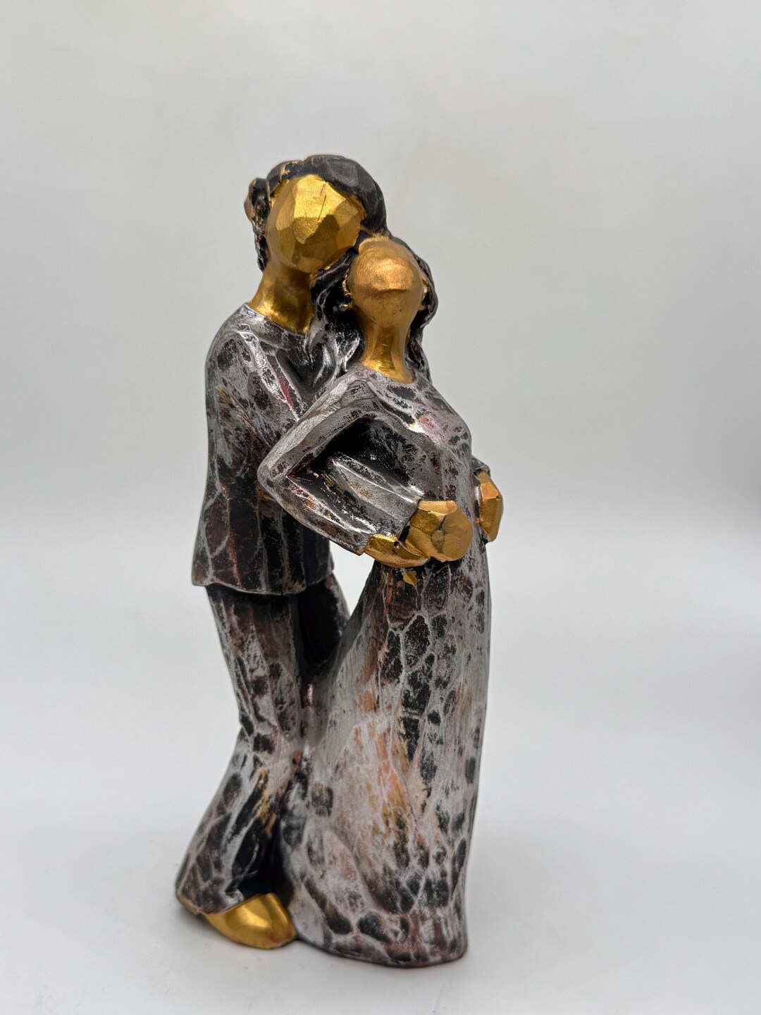 Golden Abstract Couple Hug Statue, Elegant Romantic Sculpture, Modern ...
