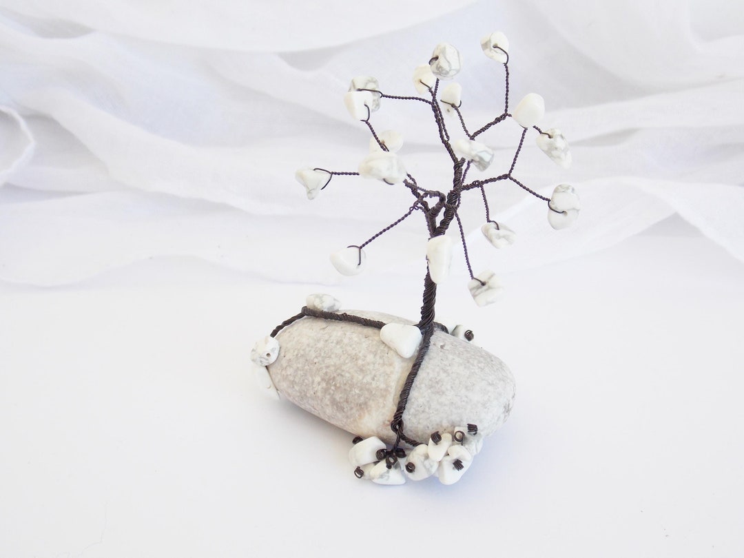 Howlite Wire Tree Sculpture, Copper Wire, Beach Pebble Base - Etsy
