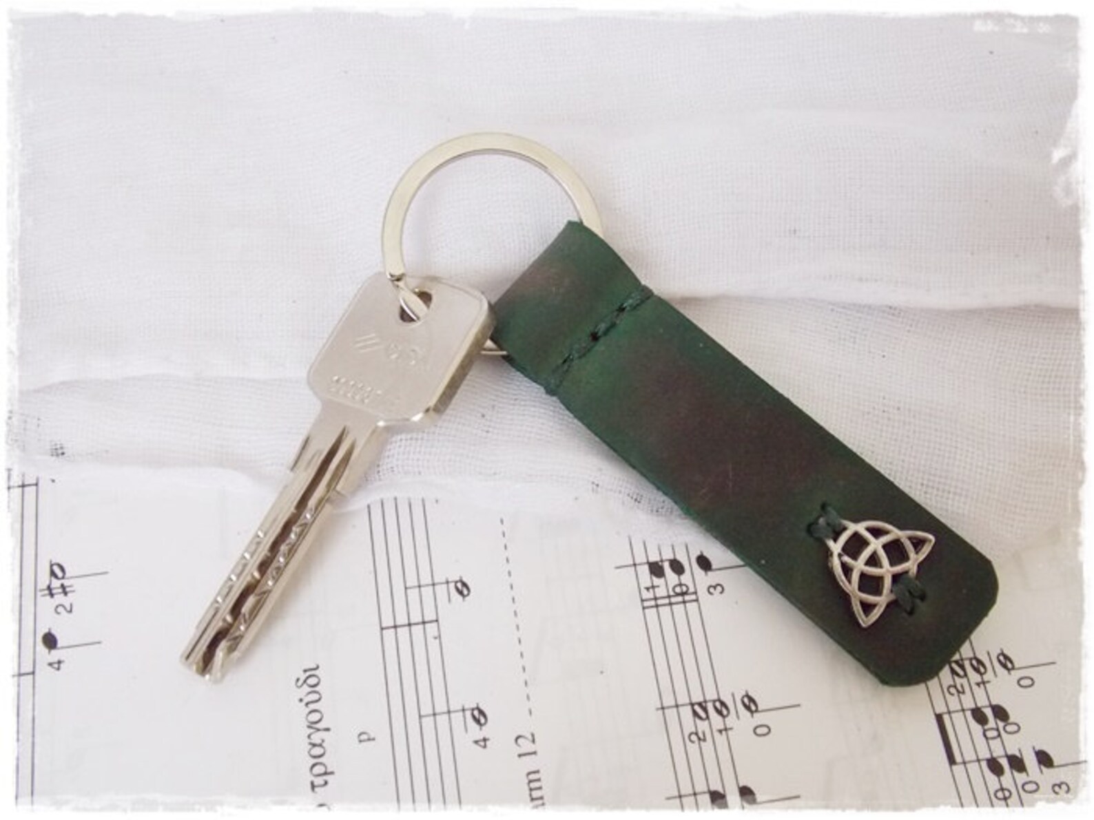 Triquetra Keychain Trinity Knot Keychain Friendship - Etsy