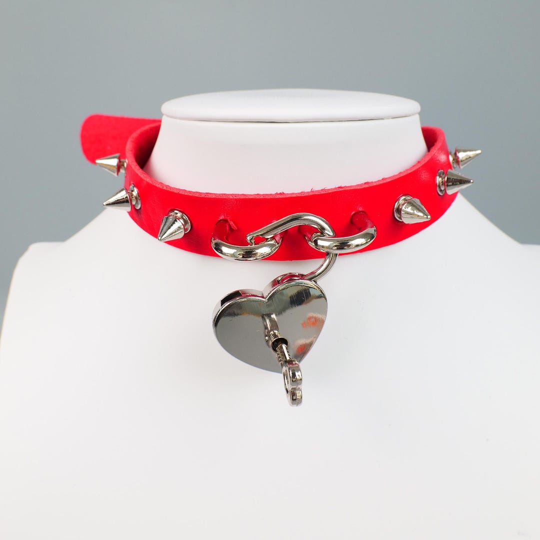 Red Heart Lock Choker — PU Leather Engravable Collar With Keys, Punk ...