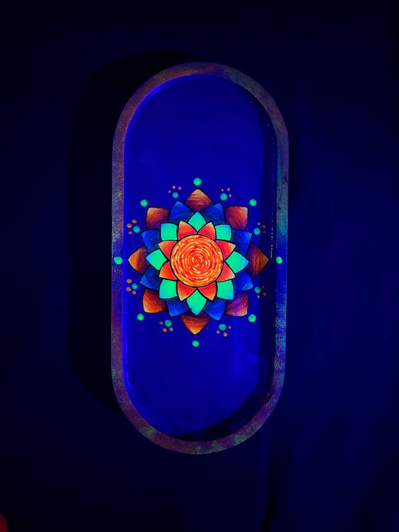 UV Reactive Epoxy Rolling Tray, Handmade Mandala Rolling Tray, Neon ...