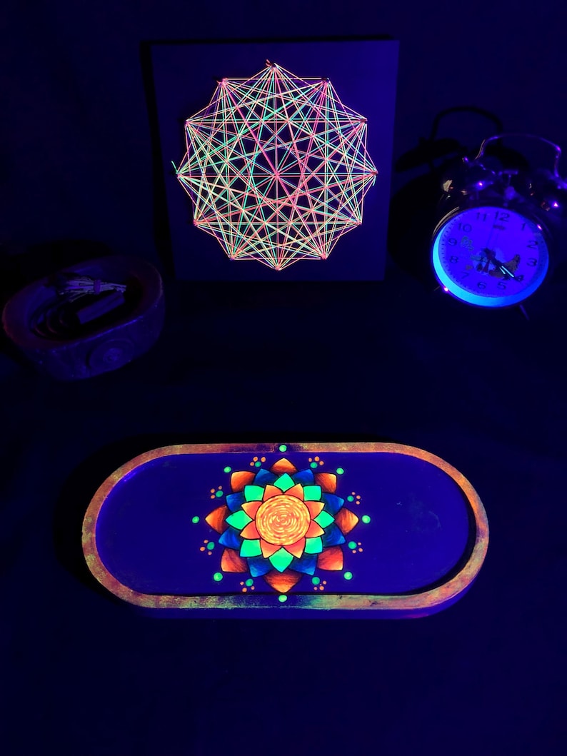 UV Reactive Epoxy Rolling Tray, Handmade Mandala Rolling Tray, Neon ...