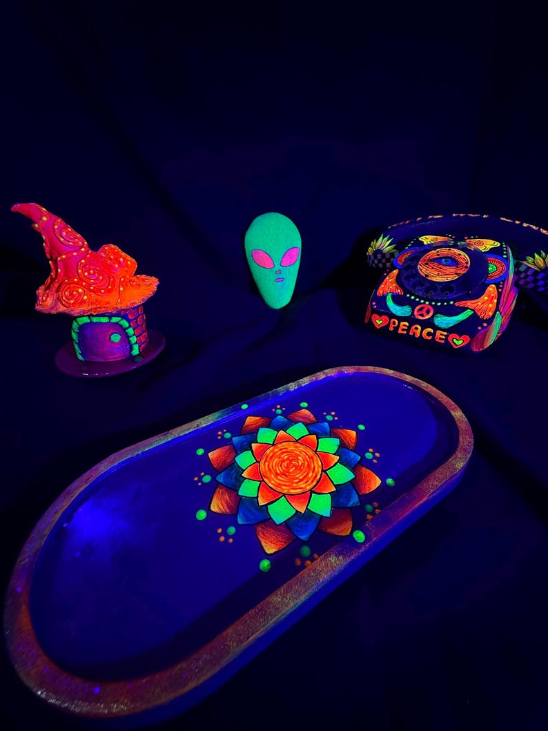 UV Reactive Epoxy Rolling Tray, Handmade Mandala Rolling Tray, Neon ...