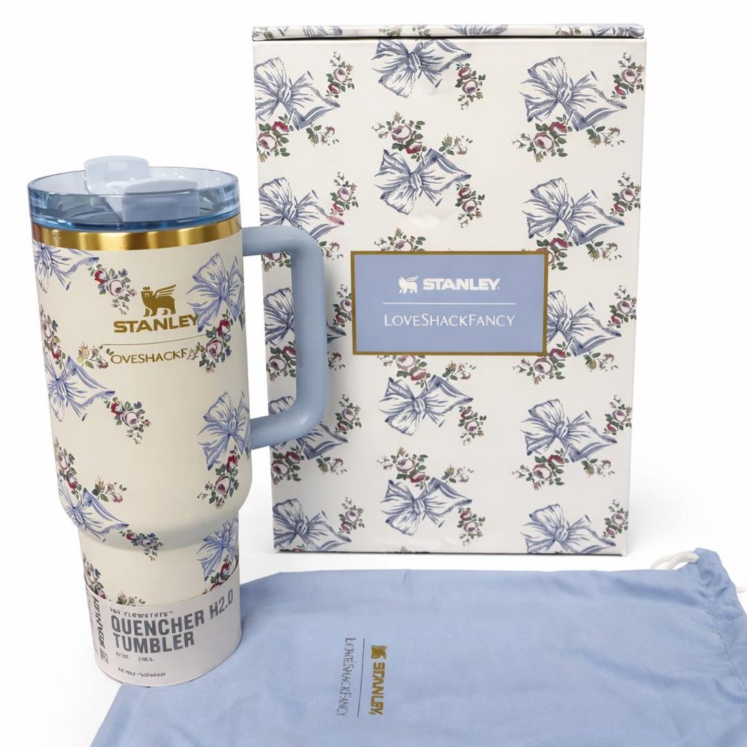 Stanley X Loveshackfancy Holiday Collection 40oz Quencher Cup – Rosa ...