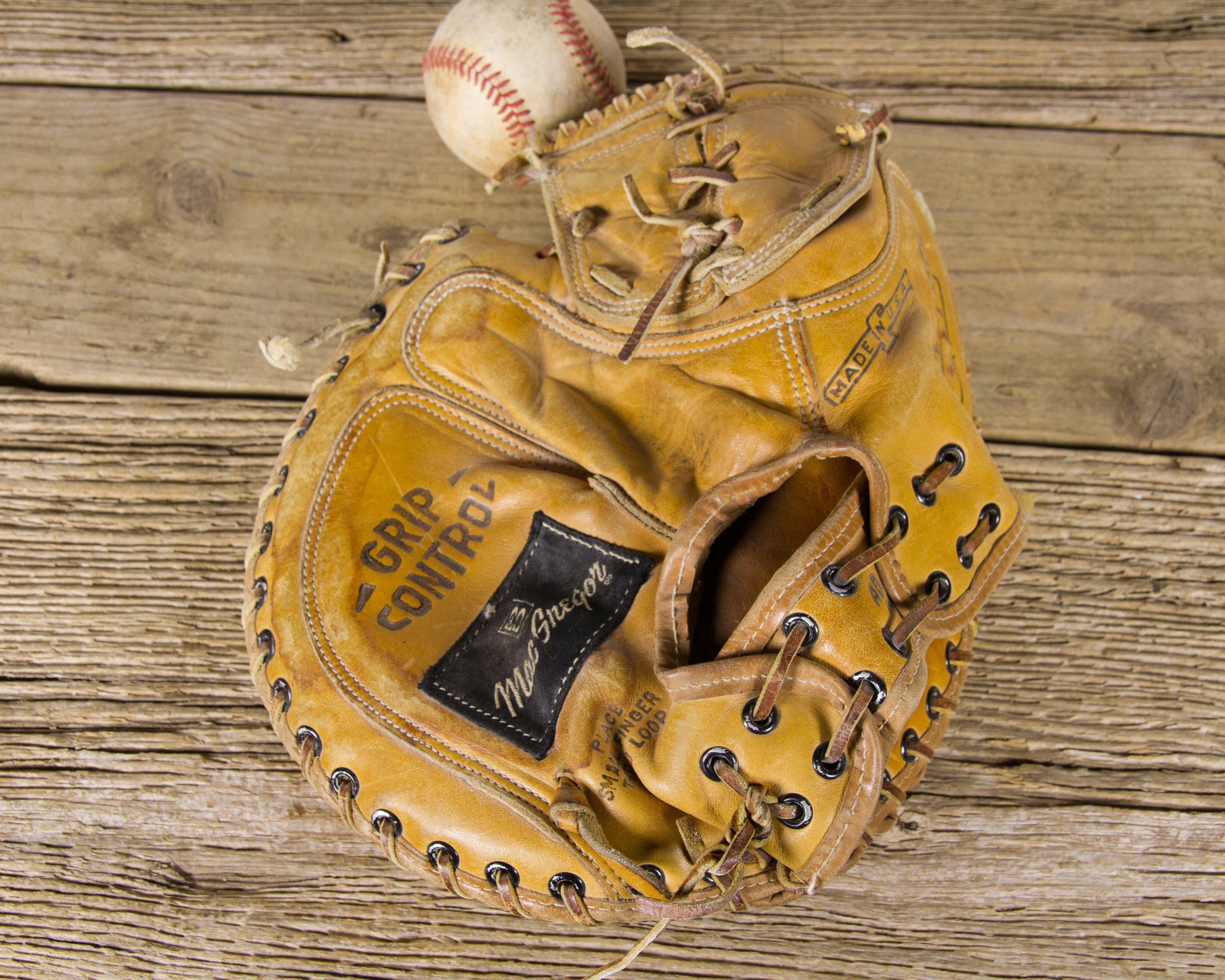 Vintage MacGregor G180H Catchers Mitt Old Vintage Leather Baseball vintage-macgregor-g180h-catchers-mitt-old-vintage-leather-baseball