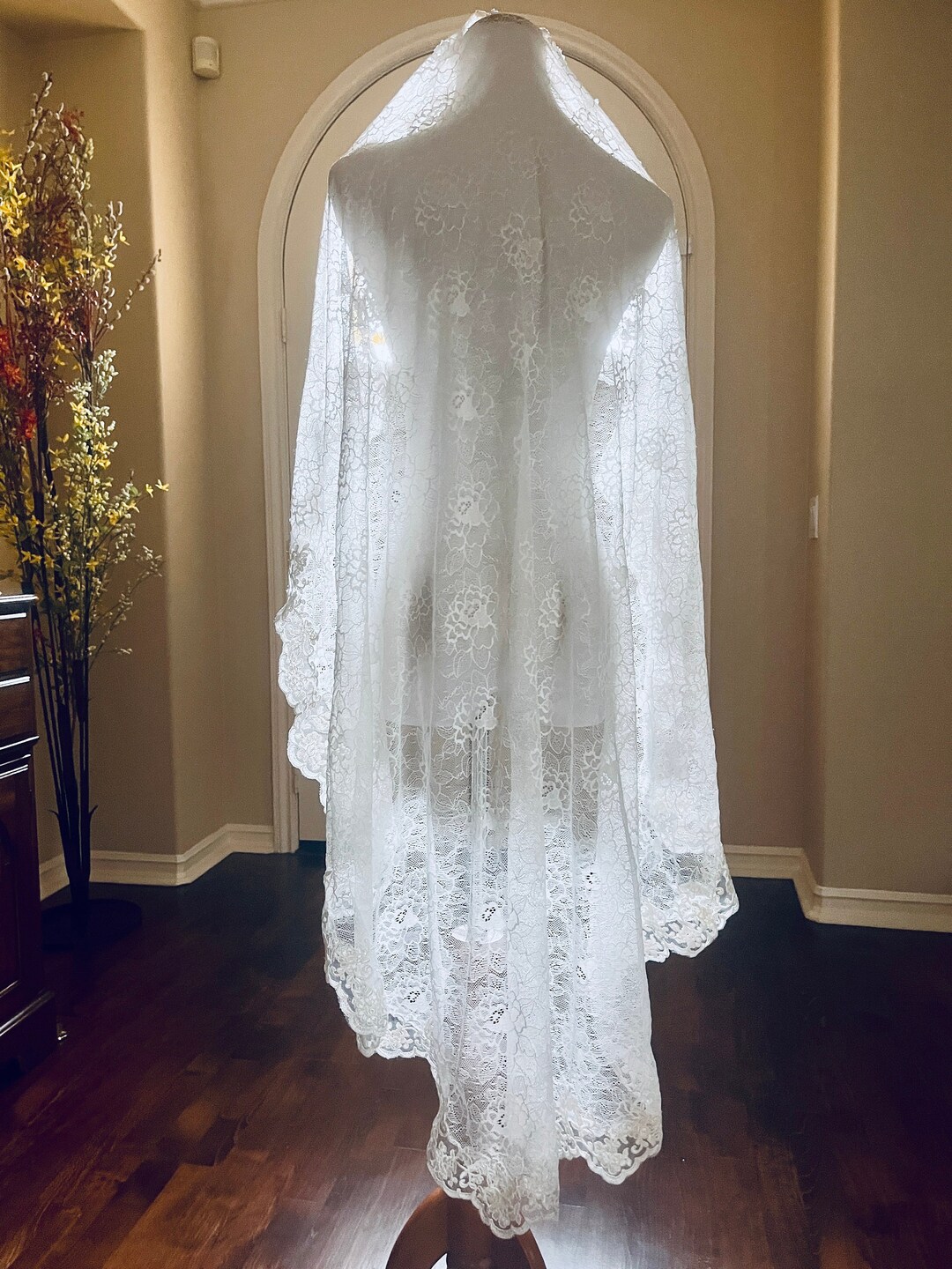 Chantilly Lace Mantilla Wedding Veil, Fingertip Length Embroidered ...