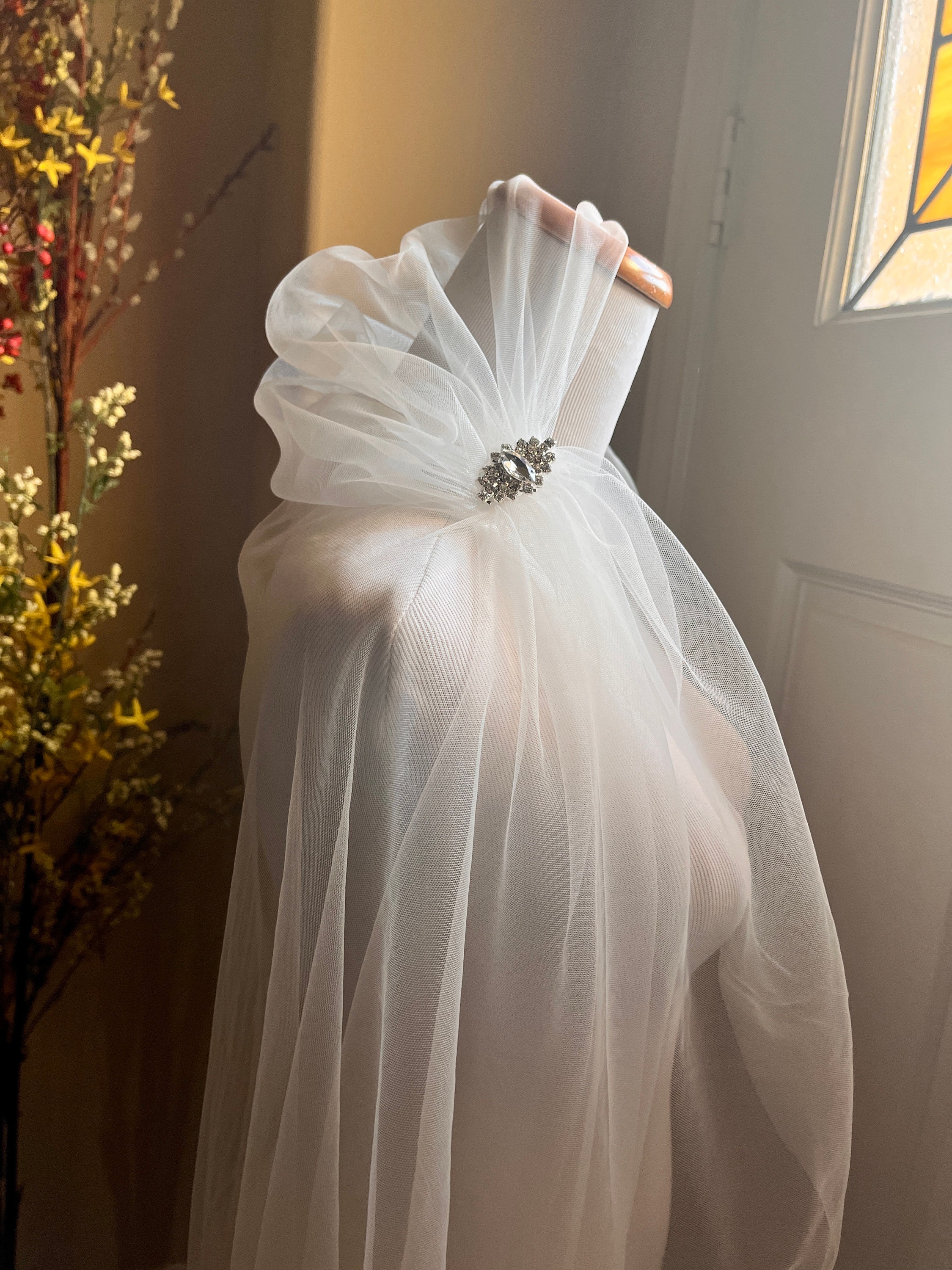 Short Elbow Length Ivory Silk Juliet Cap Wedding Veil, Vintage Glam ...