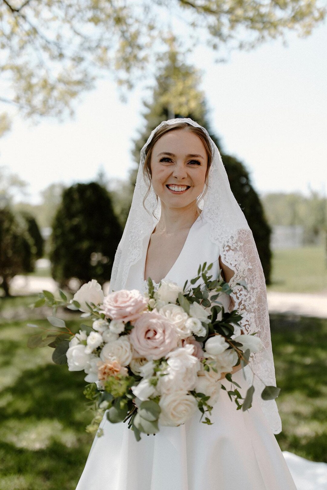 Spanish Mantilla Chantilly Lace Fingertip Wedding Veil, Light Ivory ...