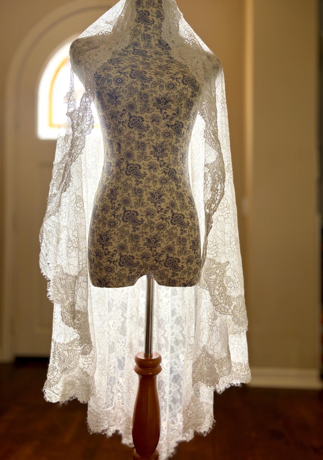 Fingertip Length Eyelash Lace Mantilla Wedding Veil 40'' - Etsy