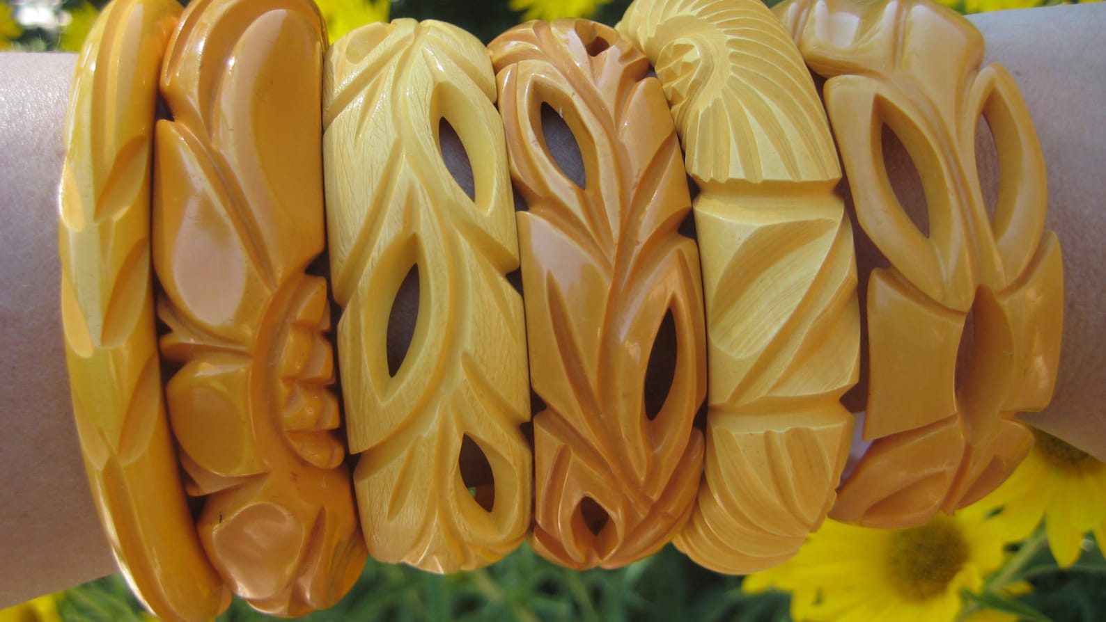 CARVED Rich YELLOW Bakelite Bangle - Etsy
