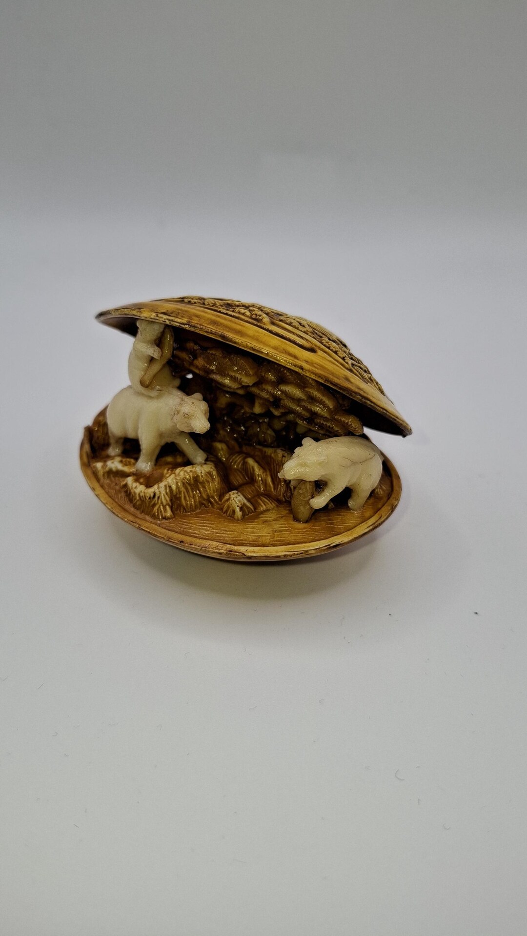 Vintage Japanese Clam Shell Diorama – Mid-century Bear & Pine Scene - Etsy