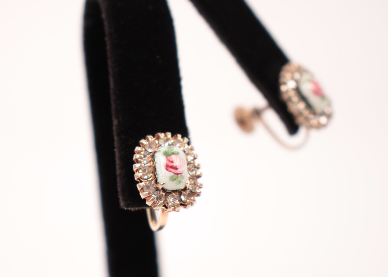 40s 50s Vargas Painted Earrings // Screw Back - Etsy