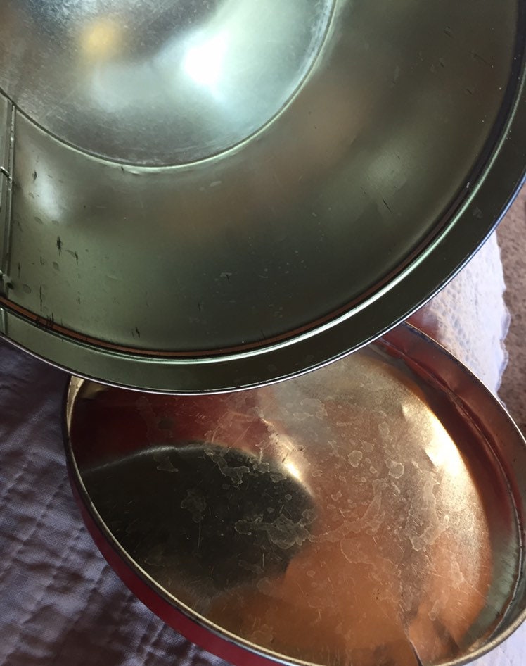RED METAL CAN Vintage Container Lid Round Nifda Storage - Etsy