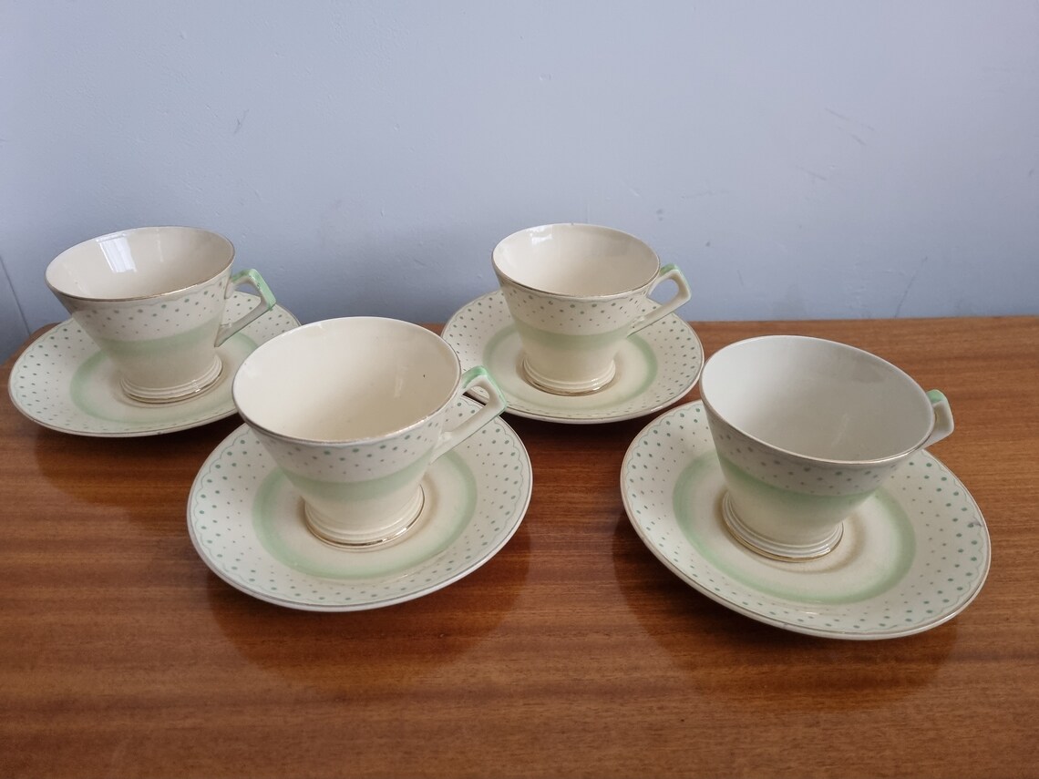 Set of Four Crown Devon Tea Cups and Saucers - Etsy