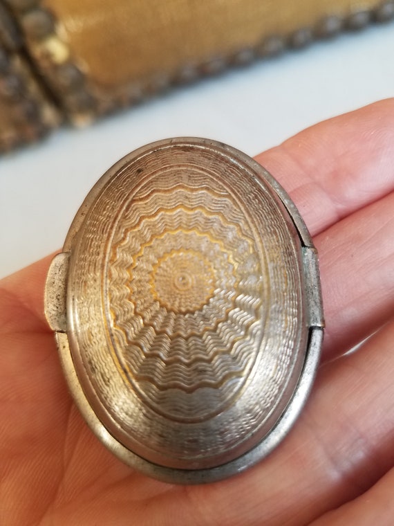 Rare 1920s little face powder compact by Colleen Moor… - Gem
