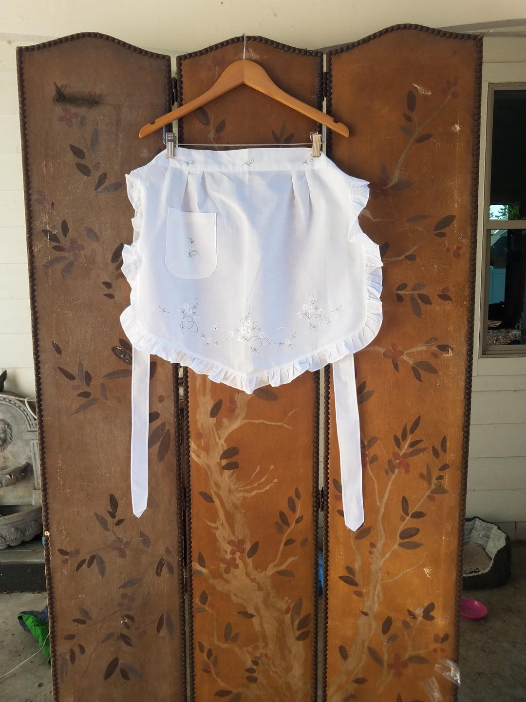 60s White Frilly Apron With White Embroidered Flowers - Etsy