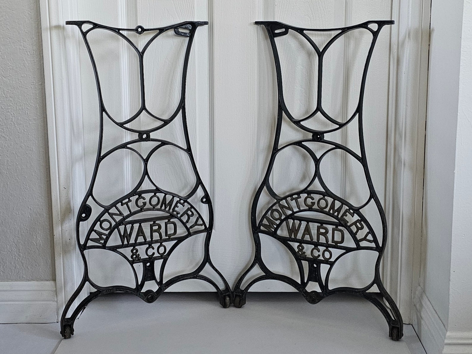 Antique Cast Metal Treadle Sewing Machine Legs Rusty Black Montgomery ...