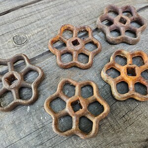 One ( 1 ) Rusty Metal Flower Shaped Garden Faucet Spigot Handle / Knob ...