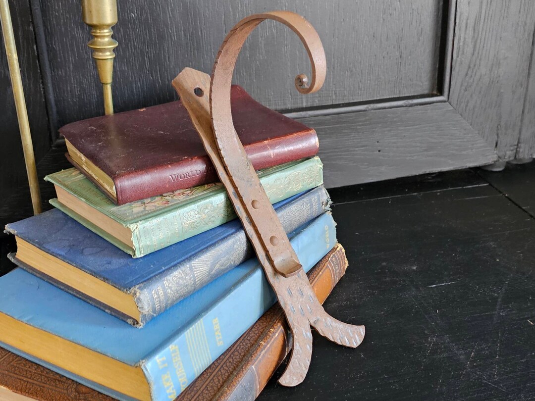 Vintage Rusty Hammered Metal Wall Mount Plant Hanger | Rusty Spanish ...