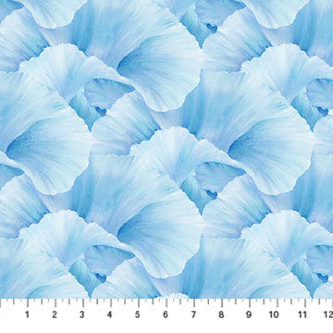 Blumen Blüten in Hellblau aus der Lush Kollektion von Hilary Mayes für ...