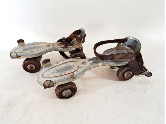 Vintage Roller Skates With Key