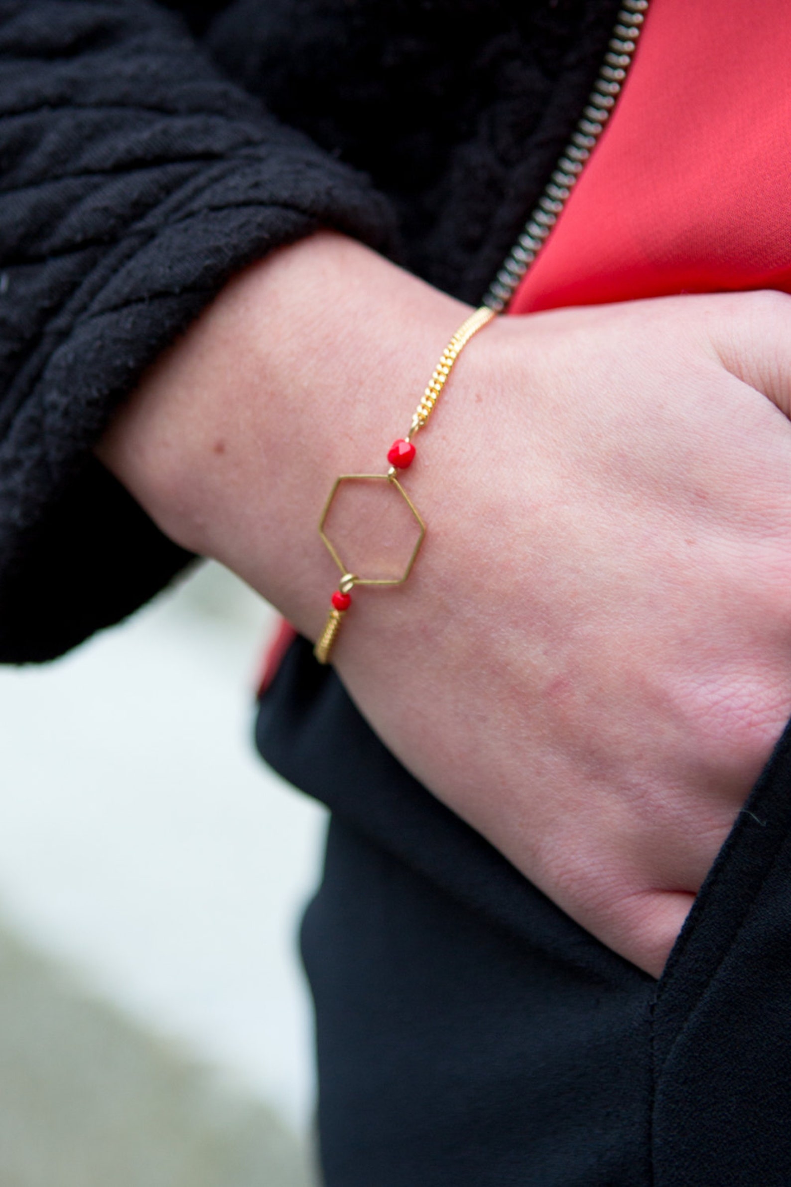 Bracelet hexagone, bracelet rouge, bracelet géométrique, bracelet ...