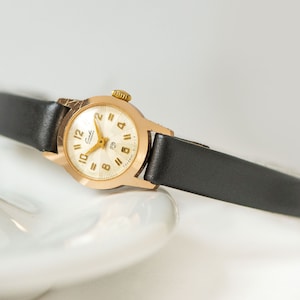 Mint Condition Women Watch Glory Gold Shade, Vintage Classic Lady Watch ...